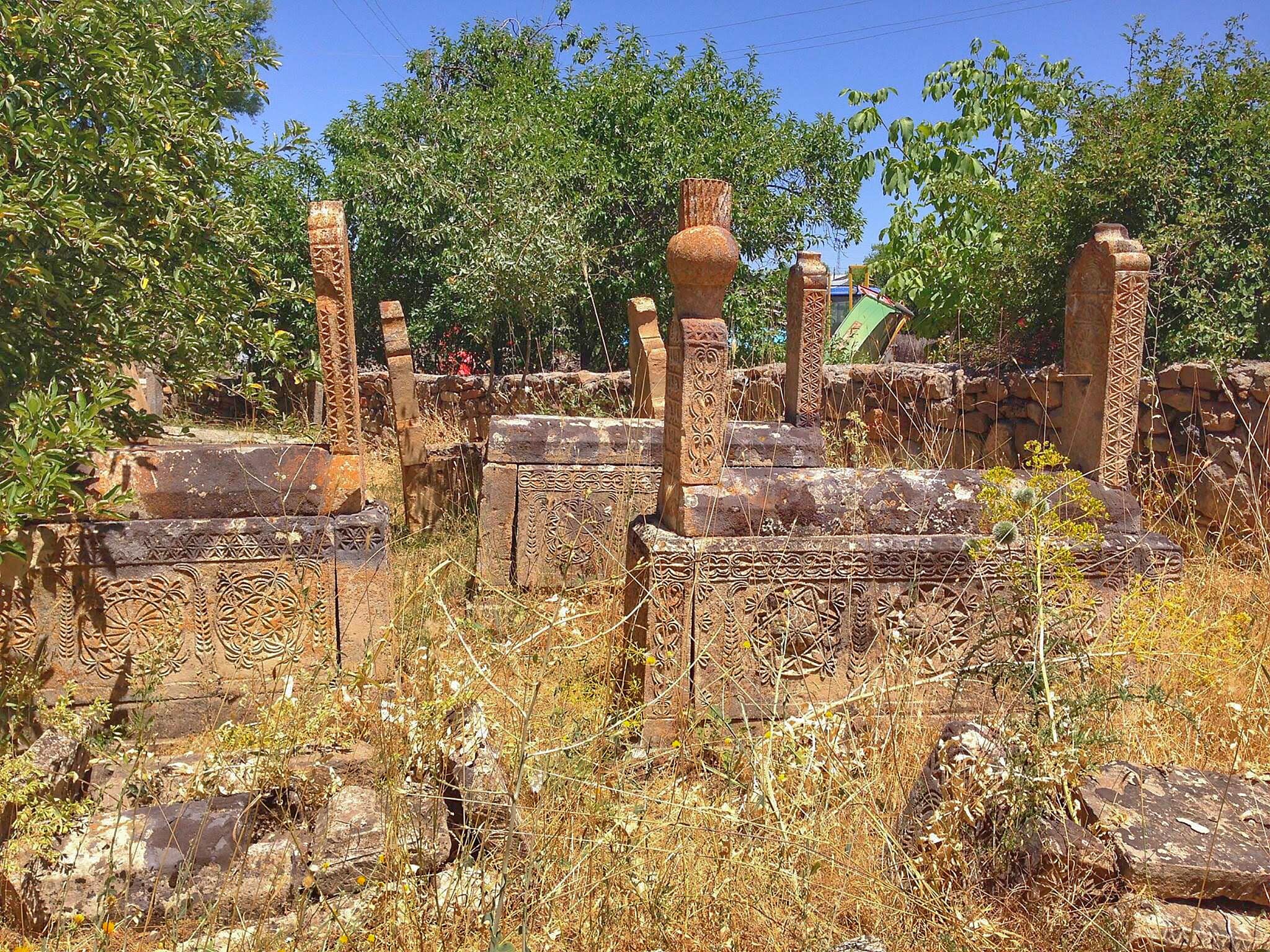 Resim-8 Orjinal mezarlardan örnekler (1) • Dersim Gazetesi